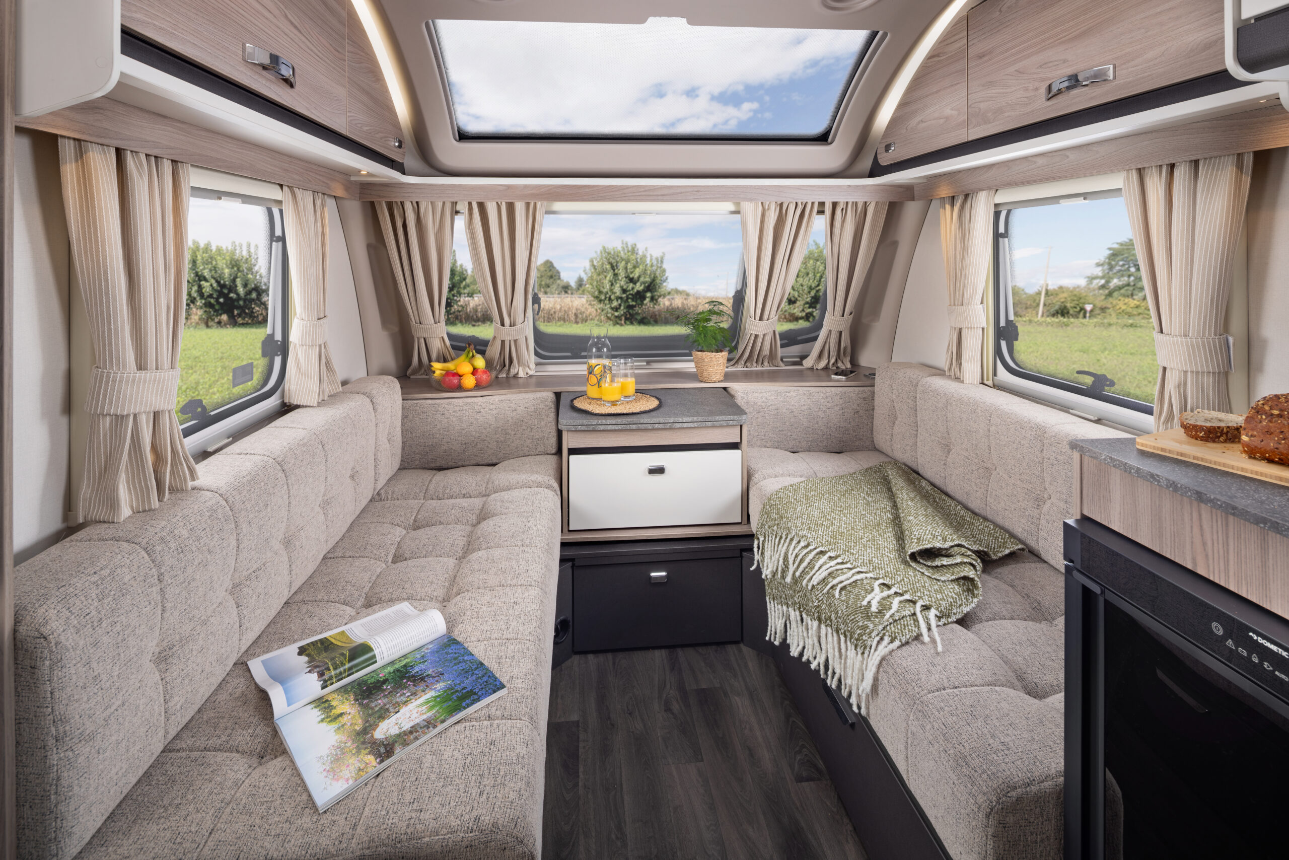 Swift Sprite Major 4 EB- 2026 Caravan - Golden Castle